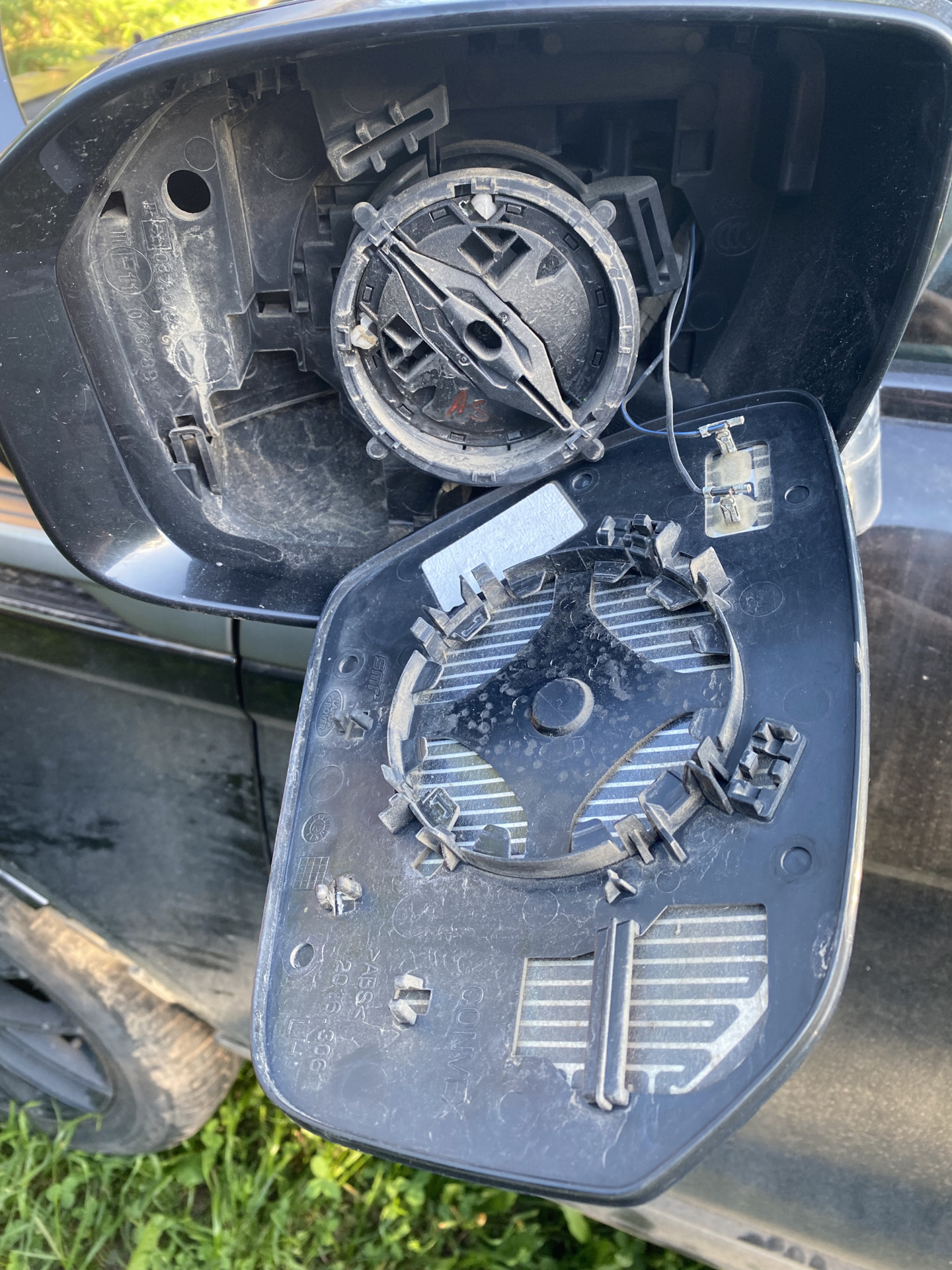 Подогрев зеркал заднего вида. — Land Rover Range Rover Evoque (1G), 2,2 ...