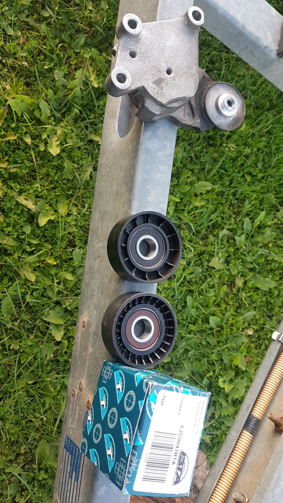 ролик ремня генератора — Citroen Grand C4 Picasso (1G), 1,6 л, 2011 ...