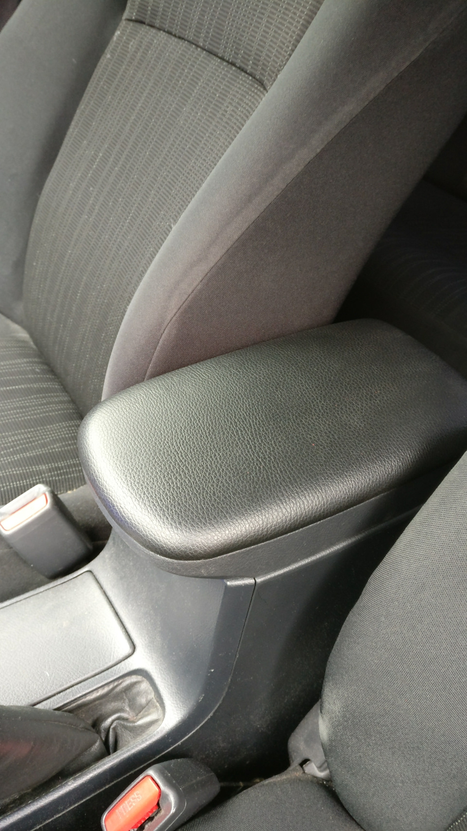 Подлокотник и ручка кпп на короллу150 — Toyota Corolla (120), 1,6 л ...