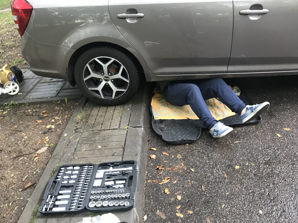 Замена крепления(хомутов) топливного бака — KIA Ceed (1G), 1,6 л, 2008 ...