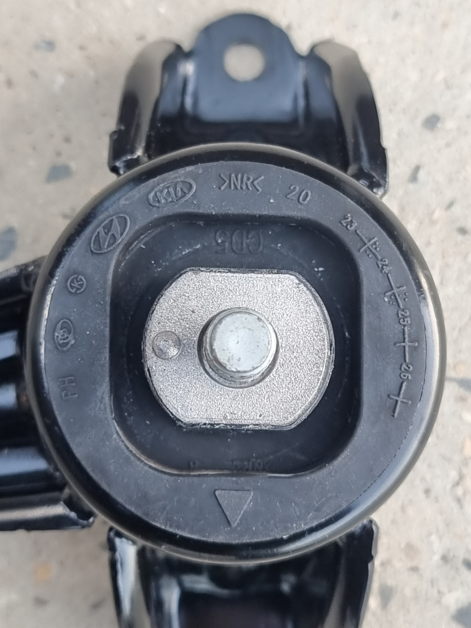 Замена правой опоры двигателя 21810A5500 — KIA Ceed SW (2G), 1,6 л ...