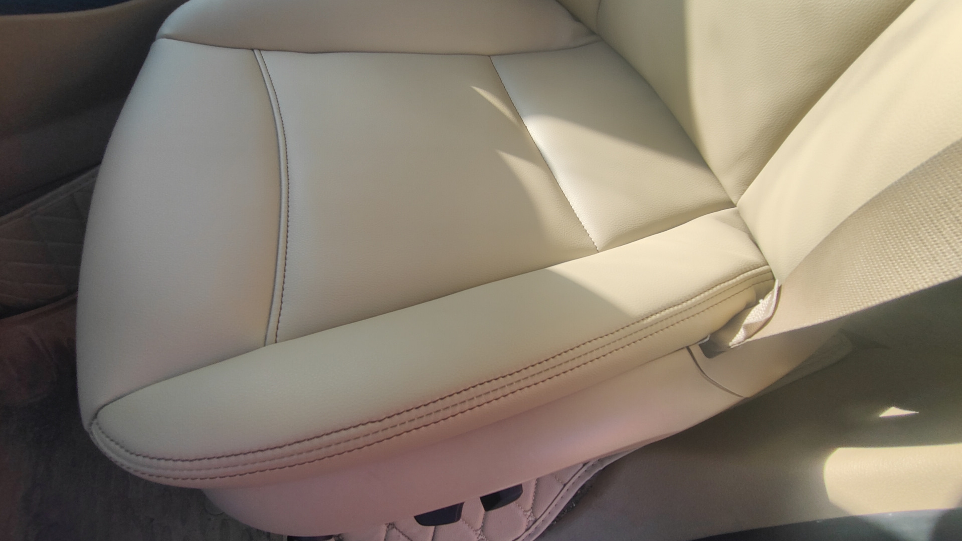 Перетяжка водительского сидения — BMW X3 (F25), 3 л, 2012 года | другое ...