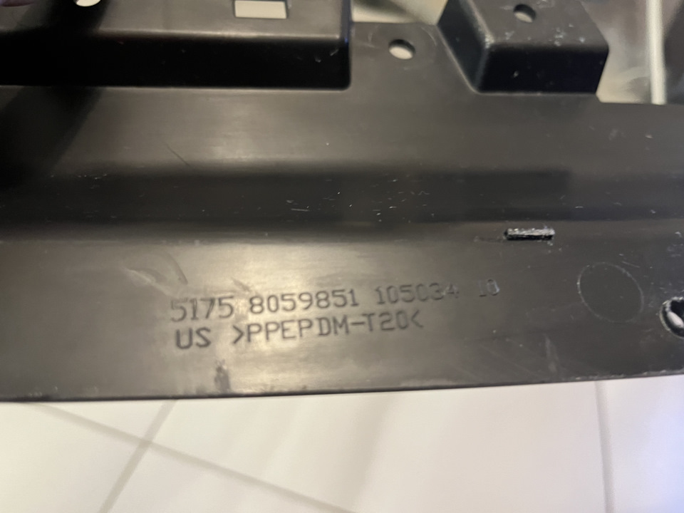 51758059851 Адаптер экрана мот.отсека BMW | Запчасти на DRIVE2