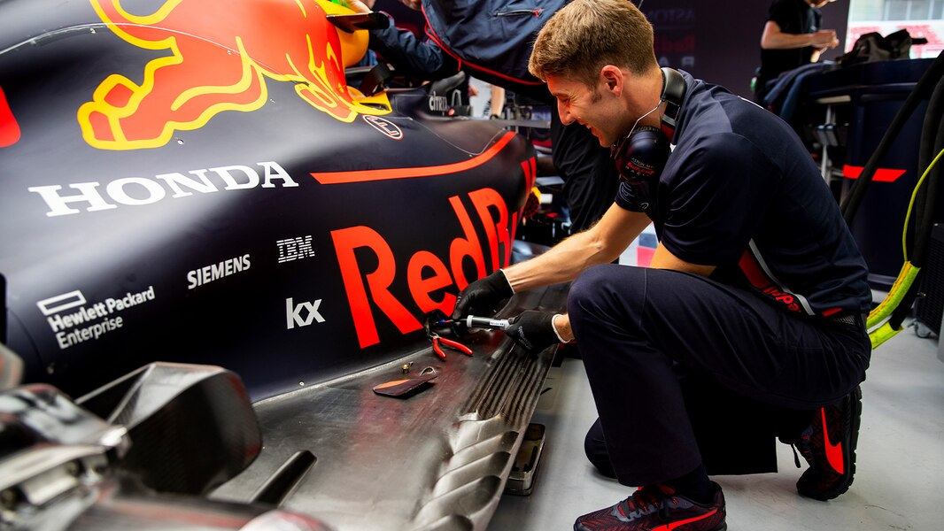 Red Bull Racing и ExxonMobil подписали новый многолетний контракт ...