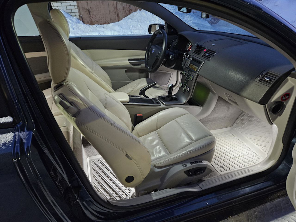 Пассажирское электрическое кресло — Volvo C30, 2,5 л, 2008 года ...