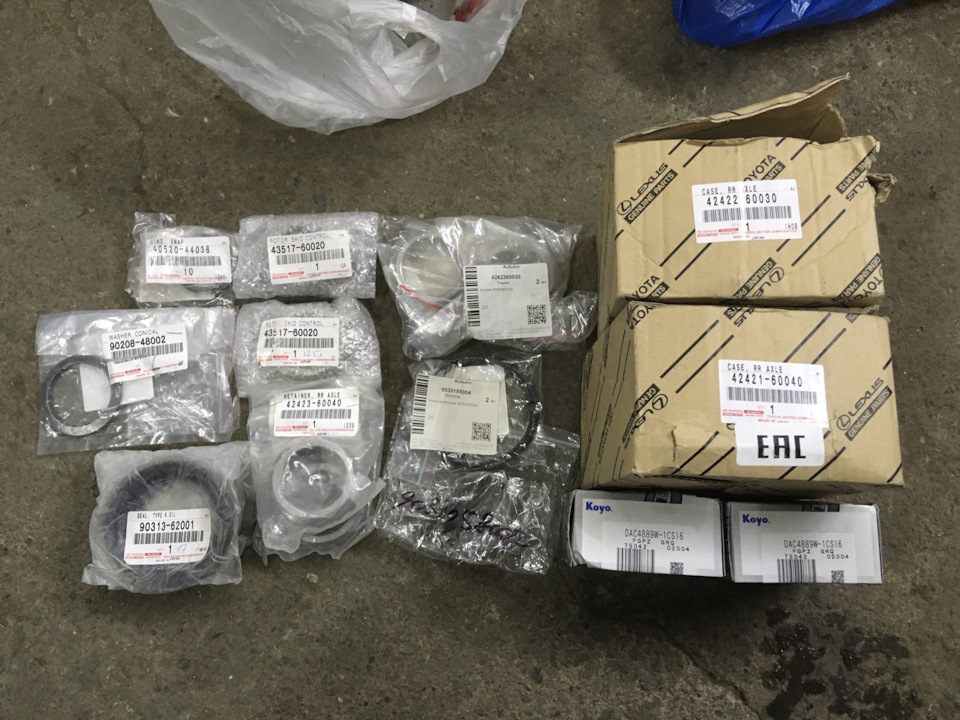 Обслуживание заднего моста (замена ступиц) — Toyota Land Cruiser 100, 4 ...