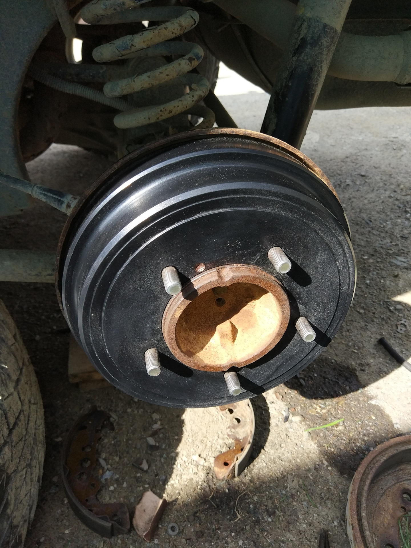 Замена задних барабанов и тормозных цилиндров — Suzuki Escudo (2G), 1,6 ...