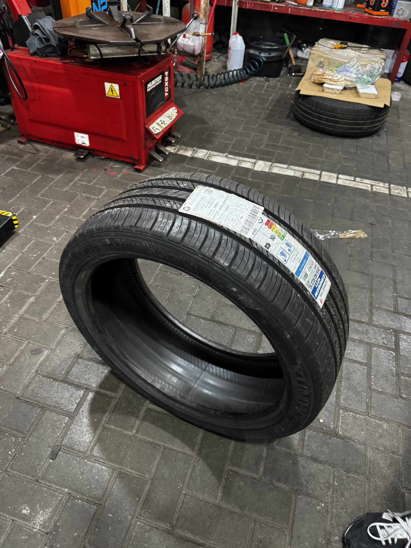 Новая резина. Kumho Crugen HP71 265/40/22. Lexus RX электричка. — Lexus RX (4G), 3,5 л, 2017 ...