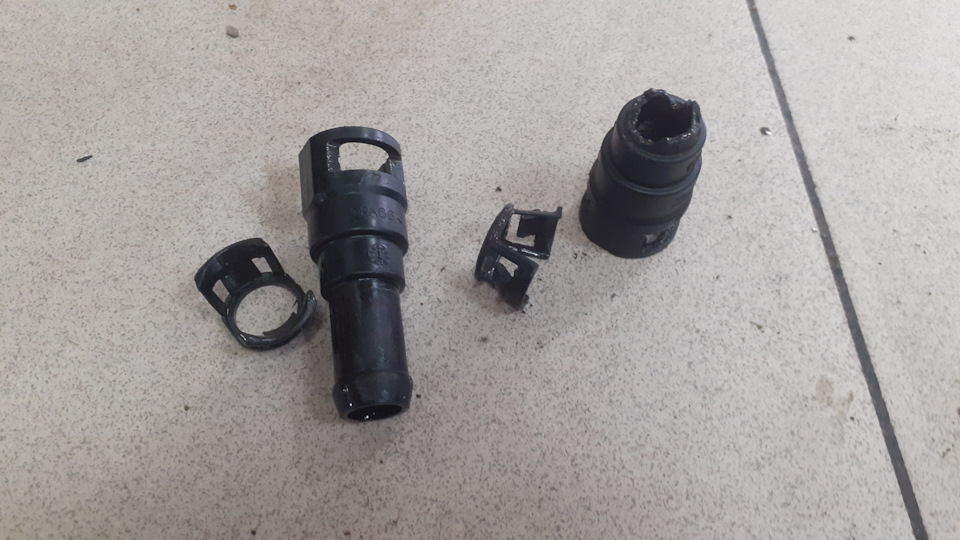 Антифриз на асфальте — Mazda Demio (2G), 1,5 л, 2002 года | визит на ...