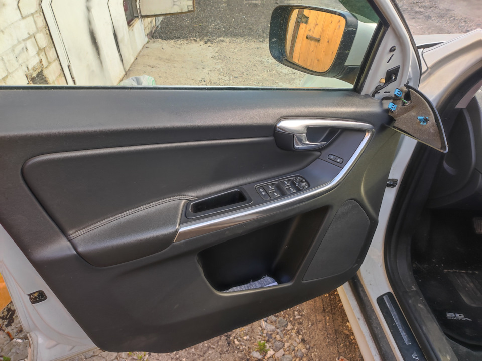 Замена блока управления стеклоподъемниками водительской двери — Volvo ...