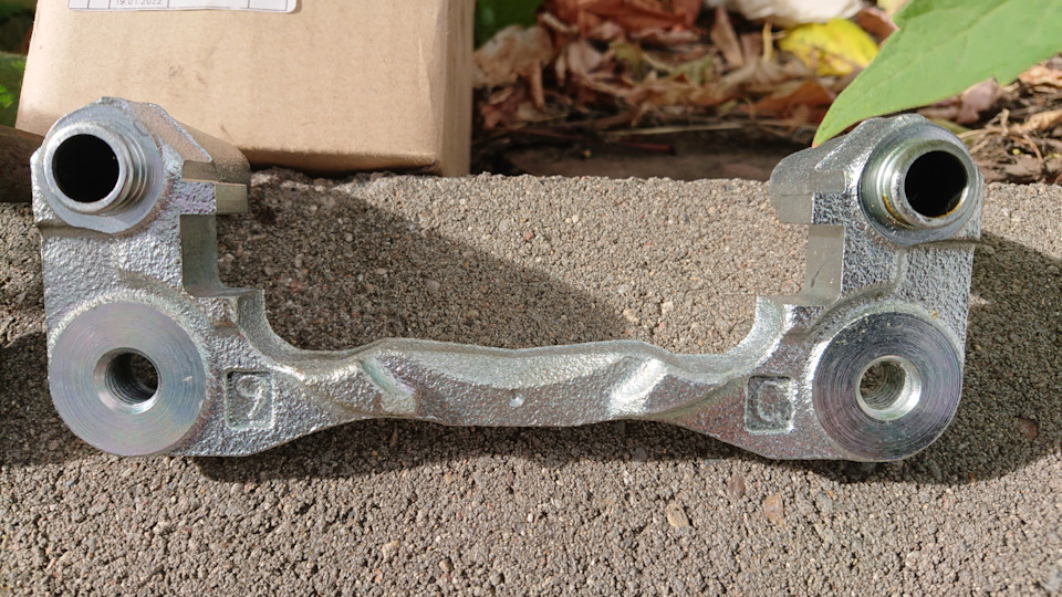 4605A210 Кронштейн заднего тормозного суппорта Mitsubishi | Запчасти на ...