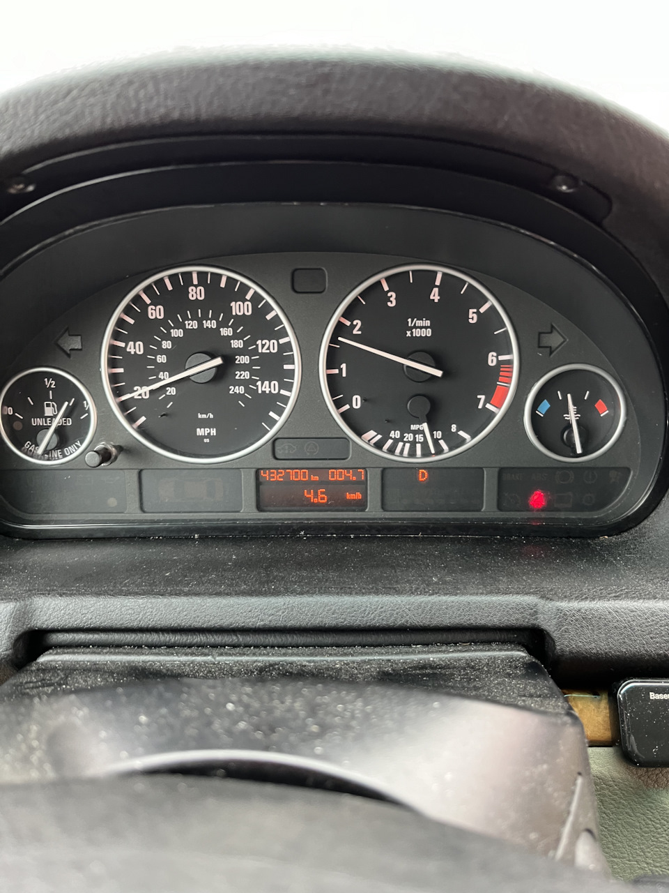 Оборвался трос капота. — BMW X5 (E53), 3 л, 2001 года | поломка | DRIVE2