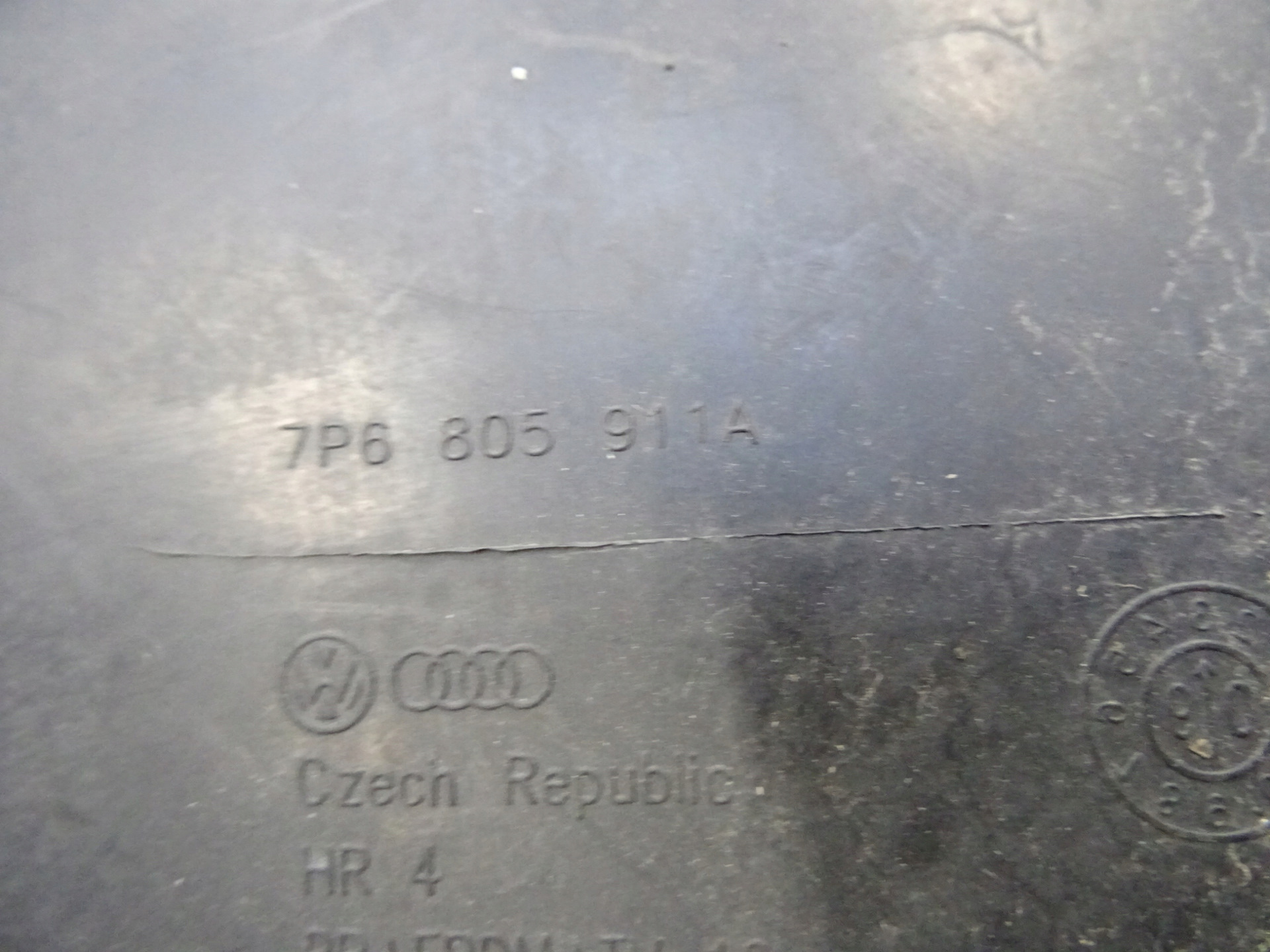 #47 "Глухие" подкрылки (локеры) передних арок — Volkswagen Touareg (2G ...