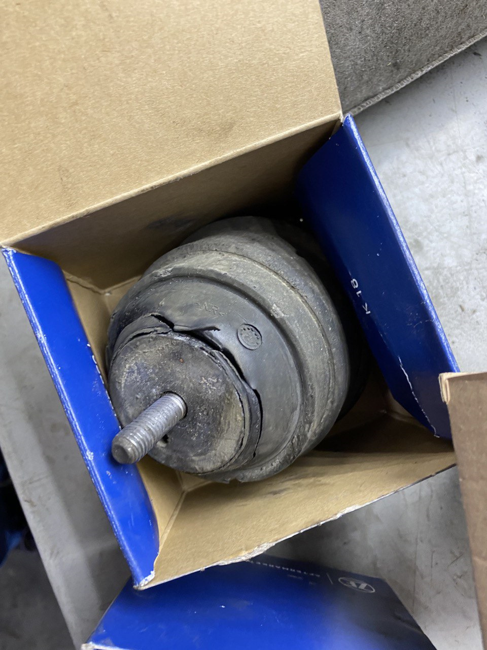 Демпфер крутильных колебаний, подушки двигателя и др. — BMW 3 series ...