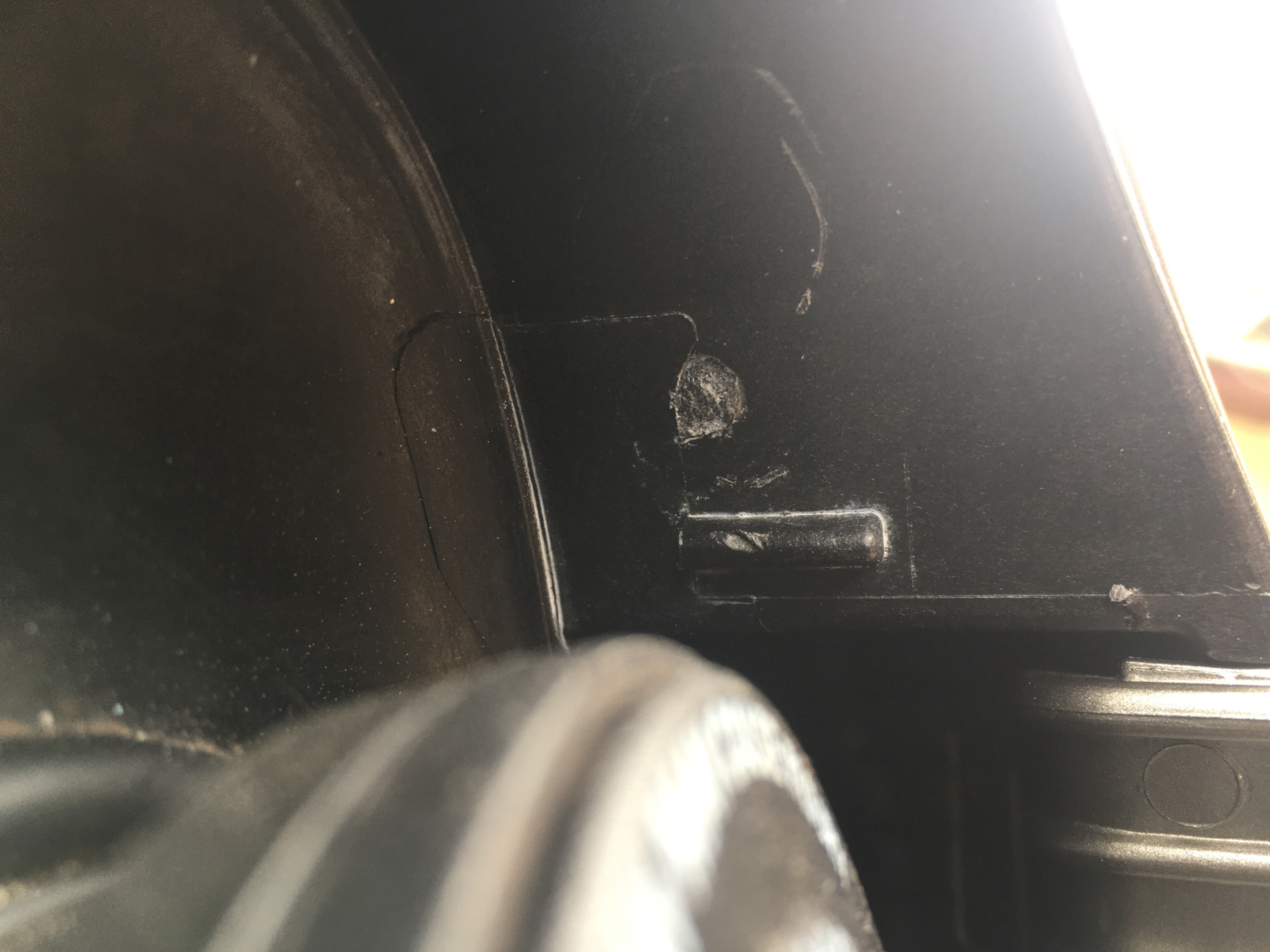 Поводок крышки бензобака 🎣 — Volkswagen Passat CC, 2 л., 2010 года ...