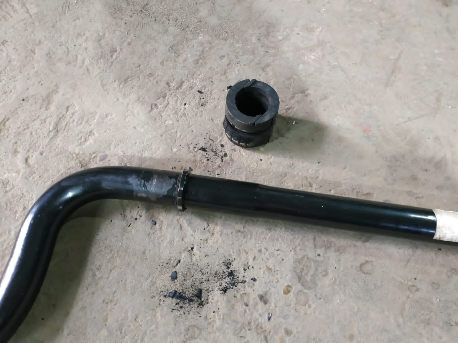 Заменил передний стабилизатор на более жирный. — Volkswagen Touareg (1G ...