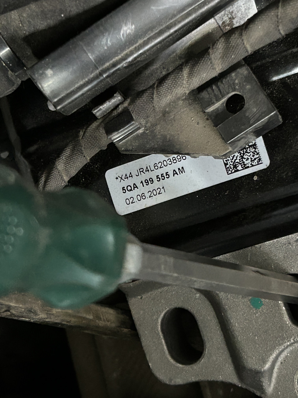 18. Замена опоры коробки DQ500 — Volkswagen Tiguan (2G), 2 л, 2018 года ...