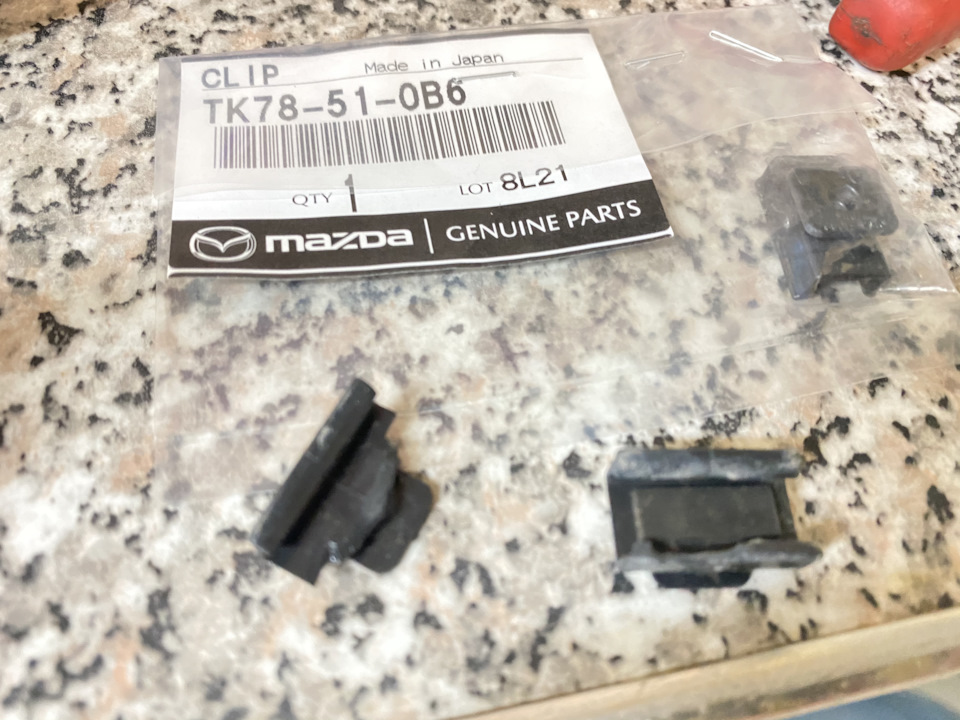 TK78510B6 Форсунка омывателя камеры заднего вида Mazda | Запчасти на DRIVE2