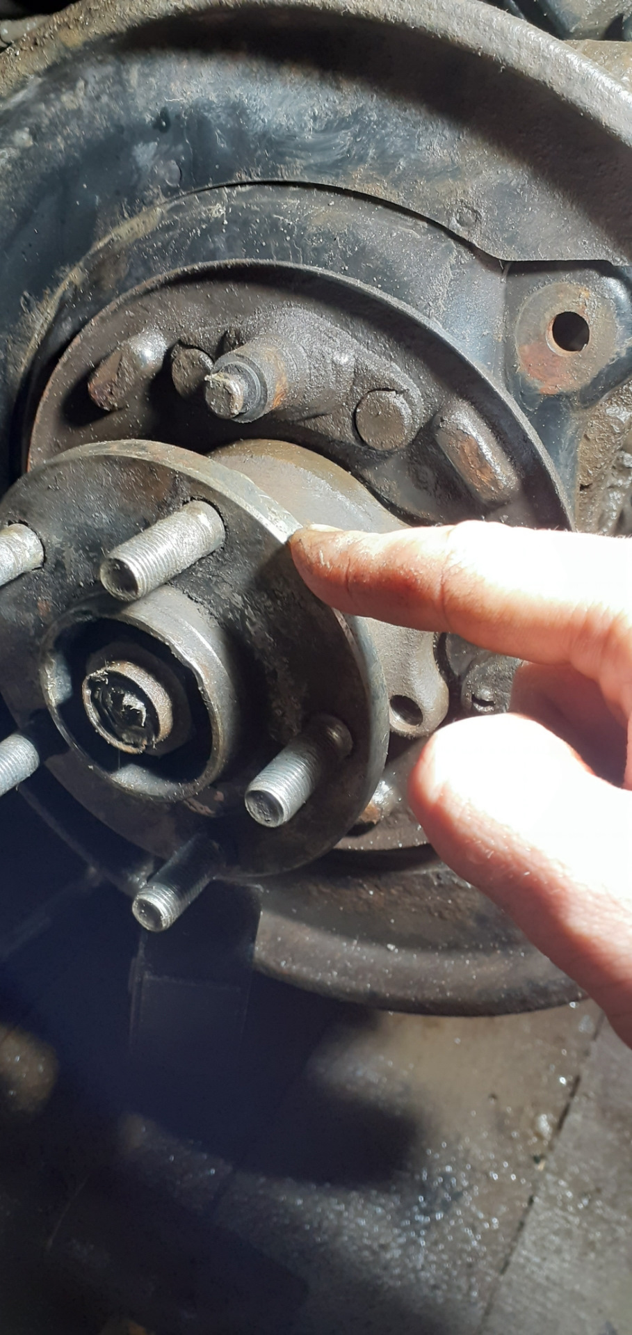 Замена задней ступици — Subaru Legacy (BL/BP), 2 л, 2006 года | поломка ...