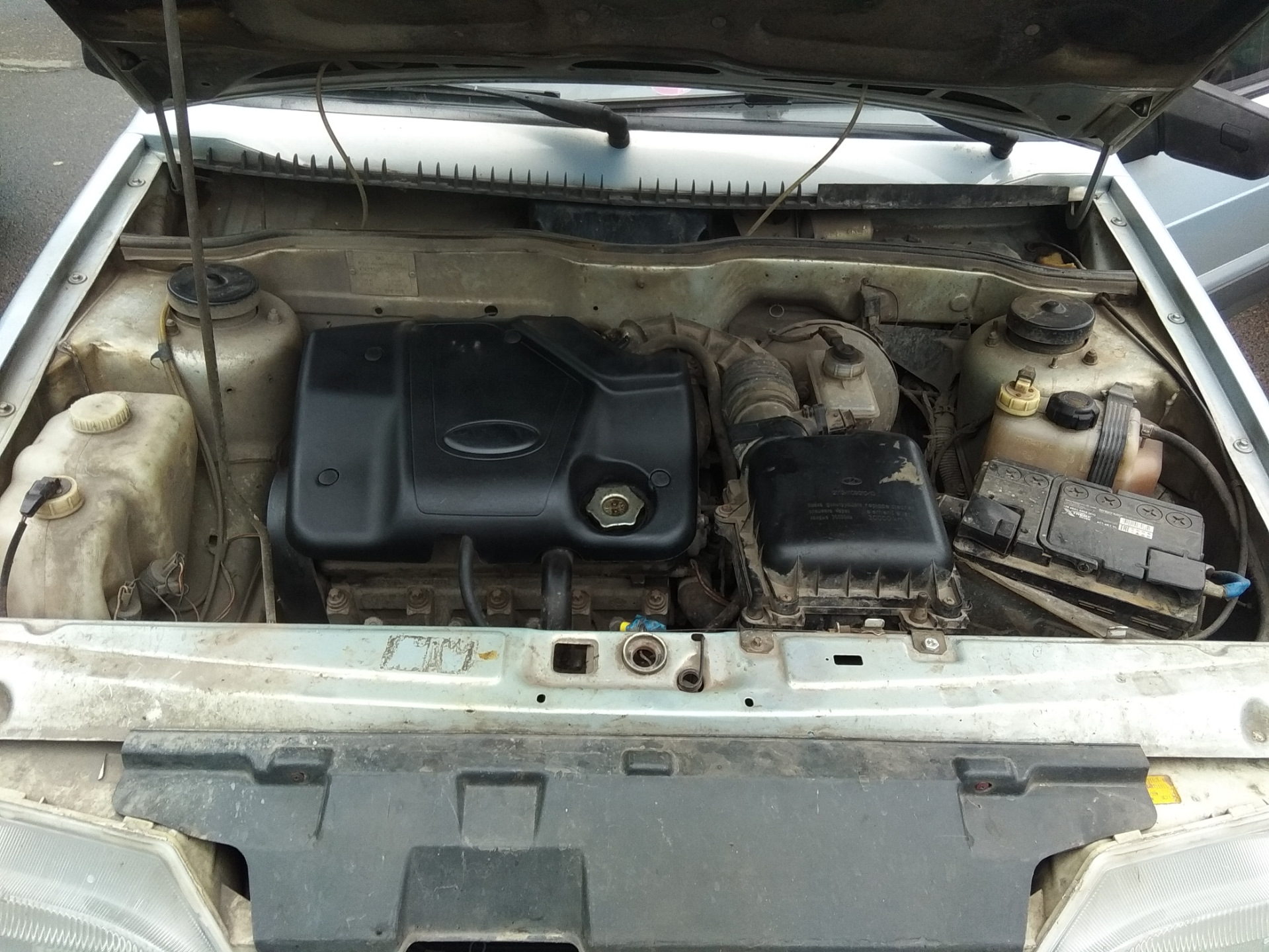 Рейлинги на крышу и пластиковая крышка двигателя — Lada 2114, 1,5 л ...