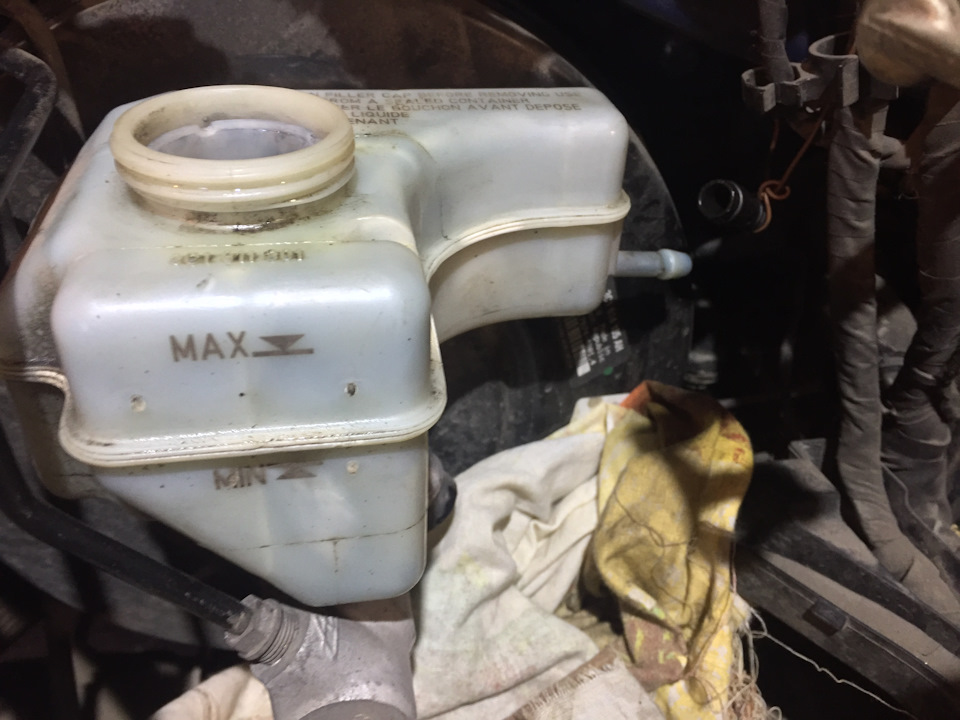 Замена ГТЦ — Volkswagen Passat B6, 1,6 л, 2008 года | своими руками ...