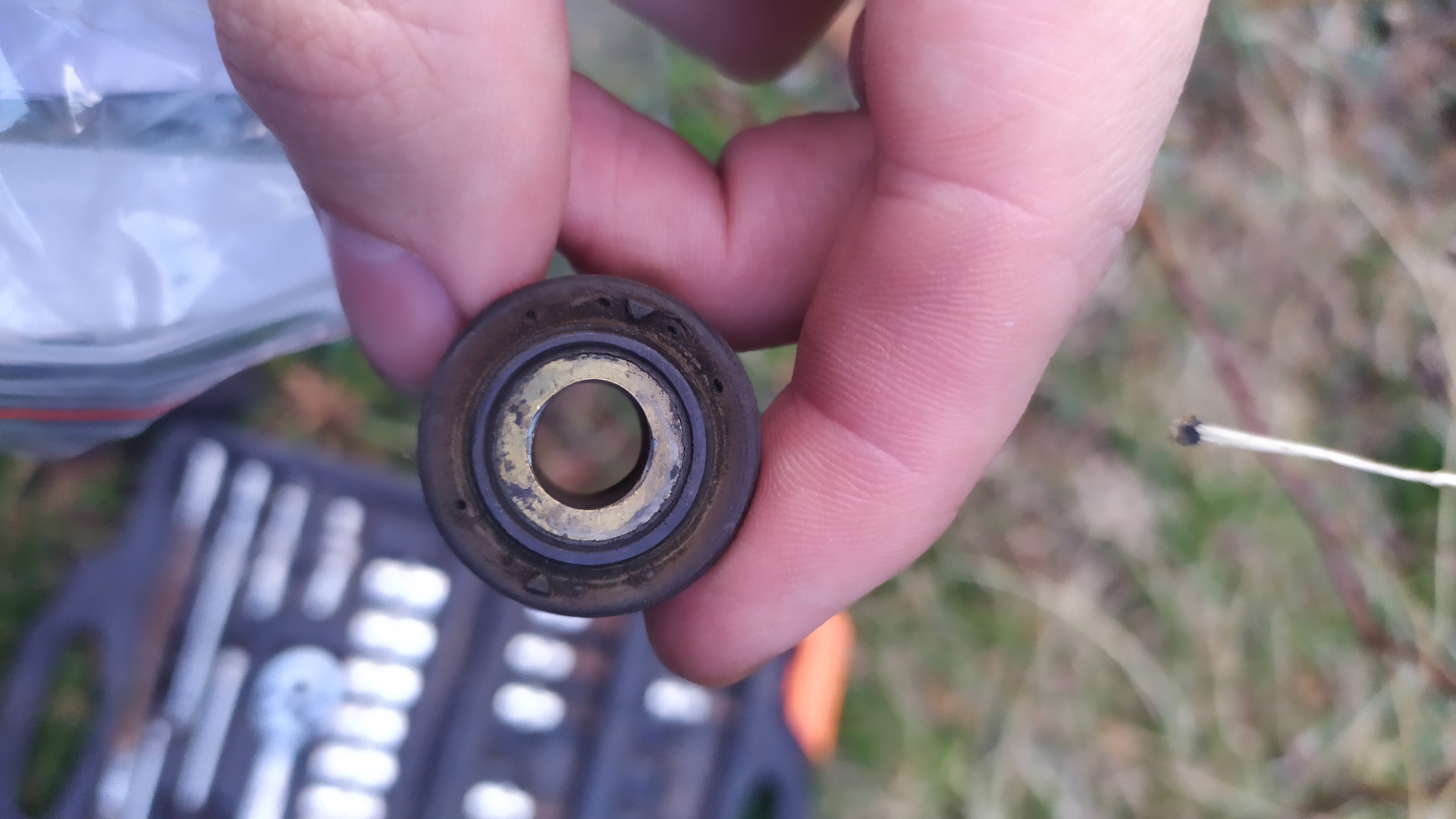 Замена втулки троса мкпп — Toyota Avensis II, 2 л, 2007 года | своими ...