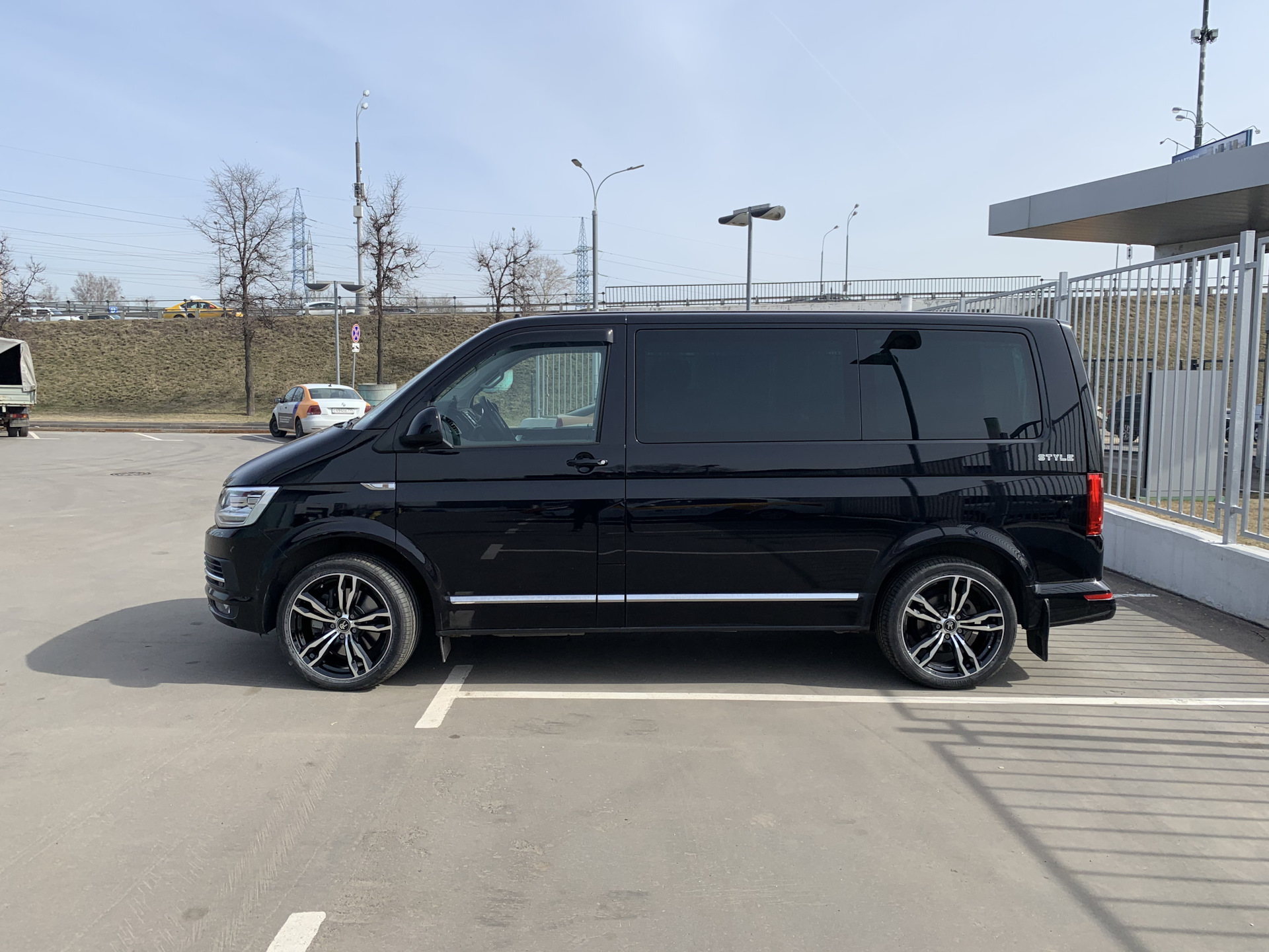 Из R17 в R19 — Volkswagen Multivan (T6), 2 л, 2018 года | колёсные ...
