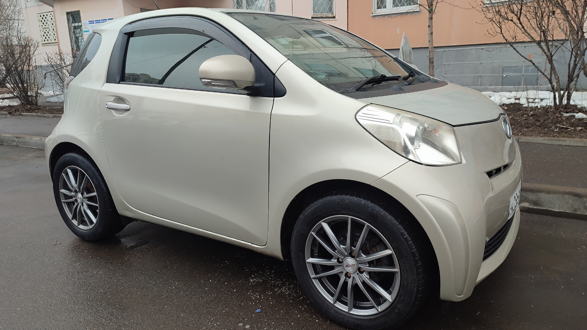 Toyota iQ 1.0 бензиновый 2008 | на DRIVE2