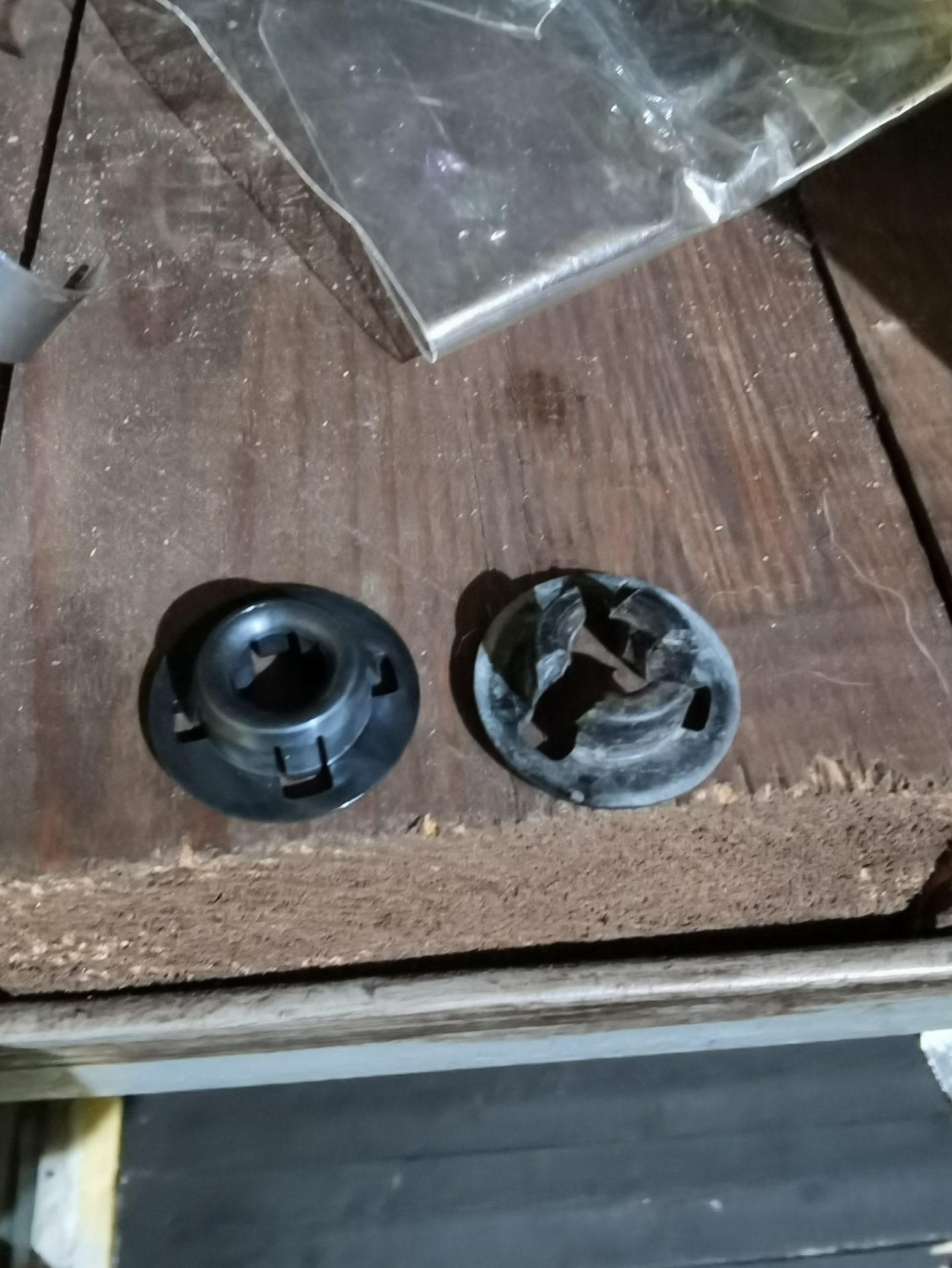 Кольцо упора капота — Toyota Prius (30), 1,8 л, 2011 года | другое | DRIVE2