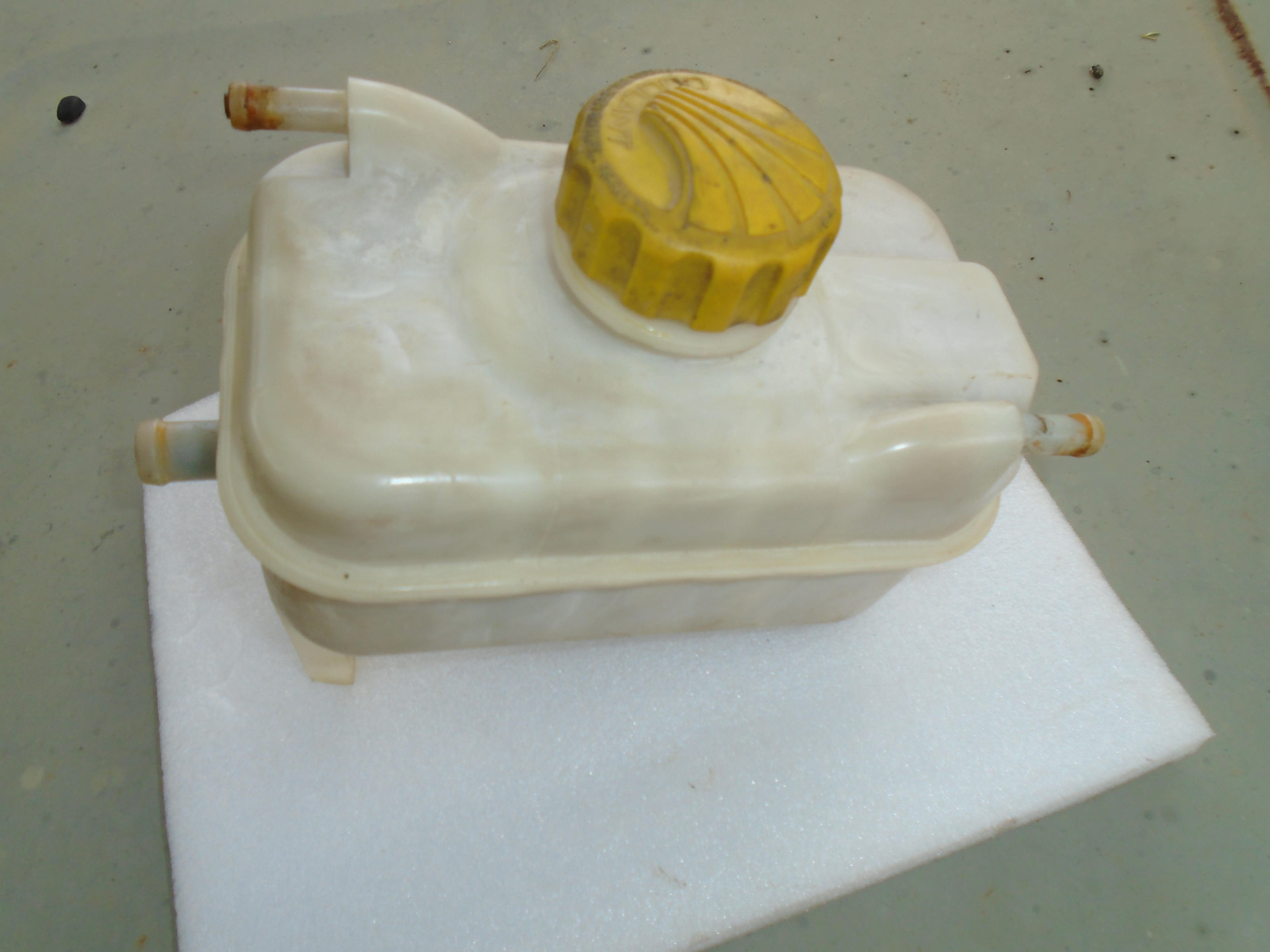 Replacing the Surge-Tank — Daewoo Nubira I, 2 л, 1999 года | фотография ...