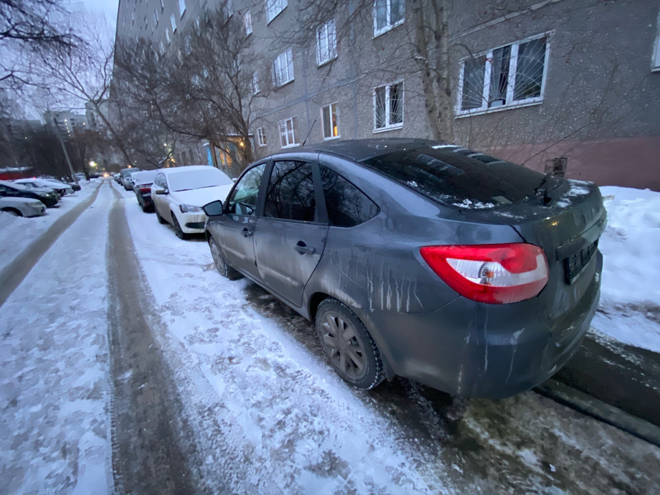 Тонировочка задней полусферы. — Lada Гранта Лифтбек (2G), 1,6 л, 2020 ...