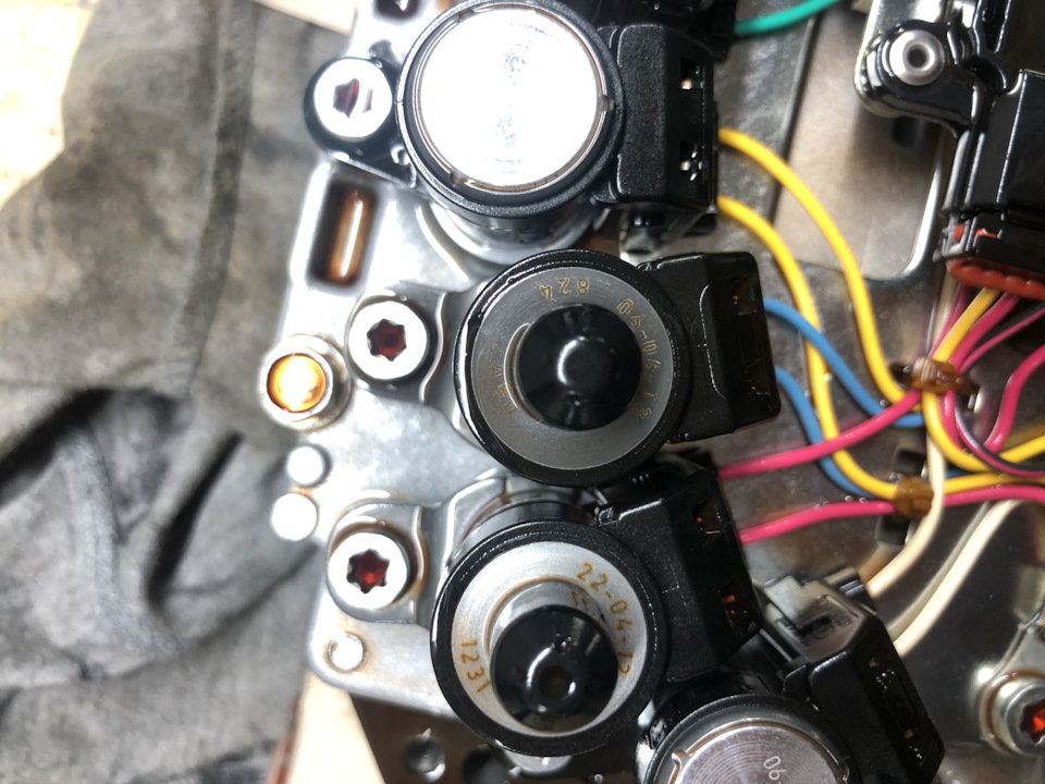 Заміна соленоїдів коробка TG5 продовження P0758, усунення підтікання ...