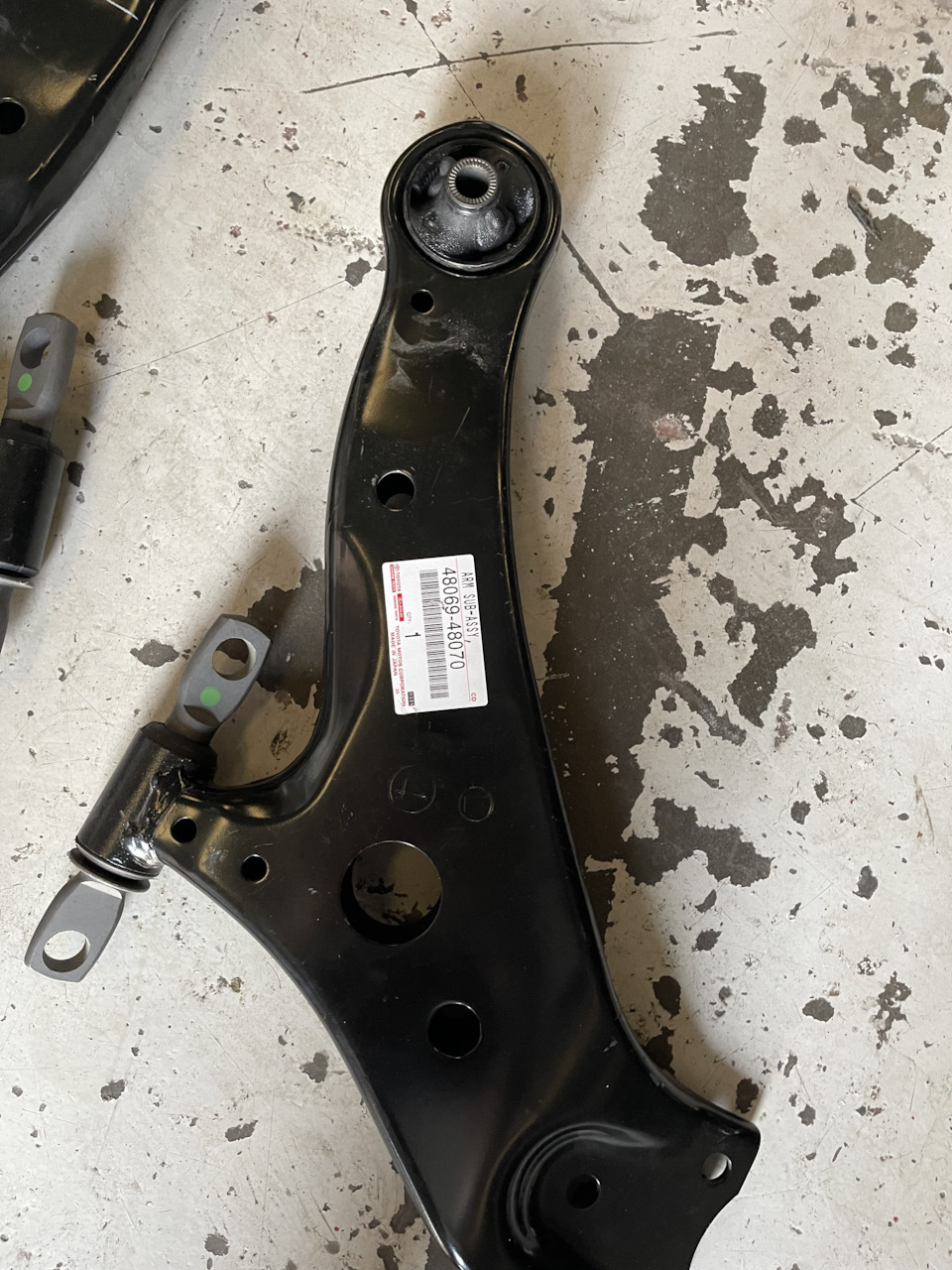 4806948070 Рычаг подвески TOYOTA LEXUS | Запчасти на DRIVE2