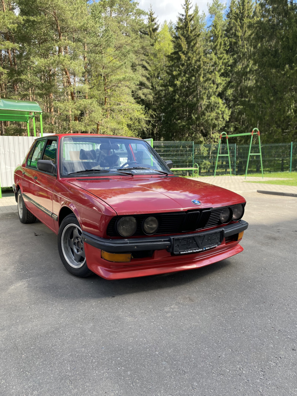 Установил реплику губы Zender — BMW 5 series (E28), 2,3 л, 1986 года ...