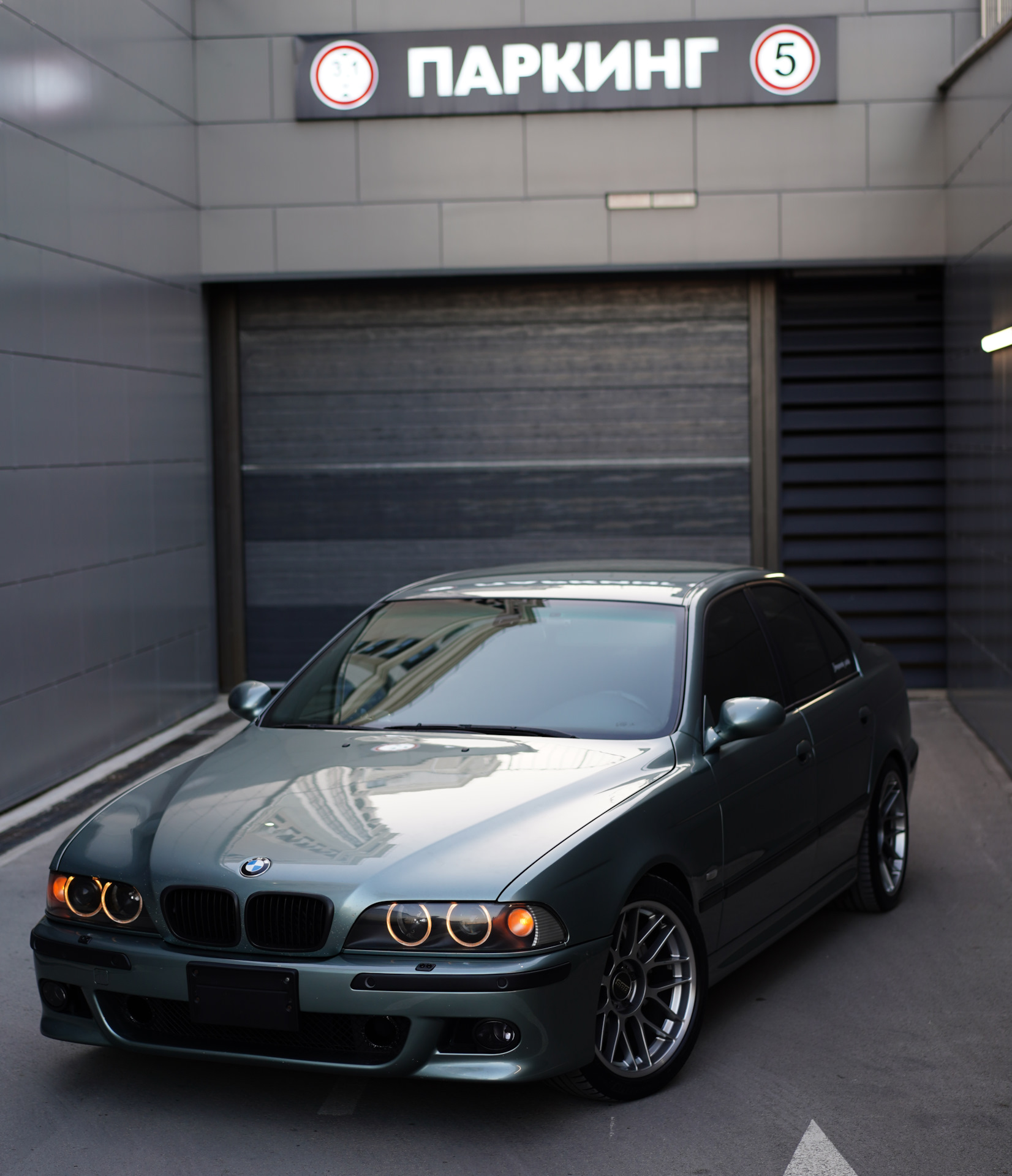 Фотосет "Parking №5" — BMW 5 series (E39), 3 л, 2002 года | фотография | DRIVE2