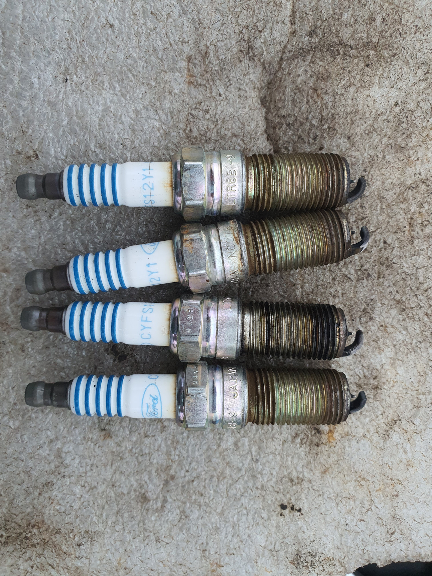 Замена свечей — Ford Focus Sedan III, 2 л, 2012 года | расходники | DRIVE2