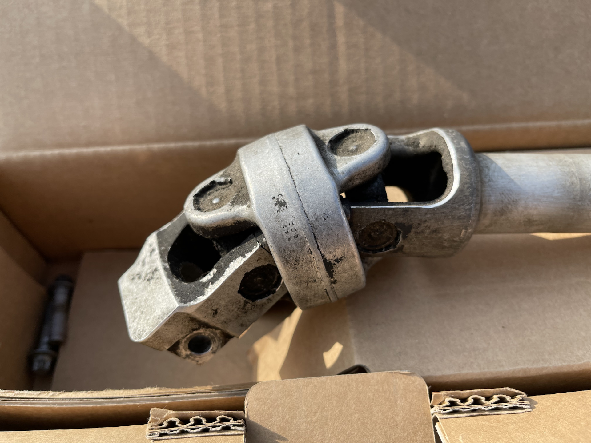 Замена карданного шарнира с крестовиной 32306859833 BMW F07 — BMW 5 ...