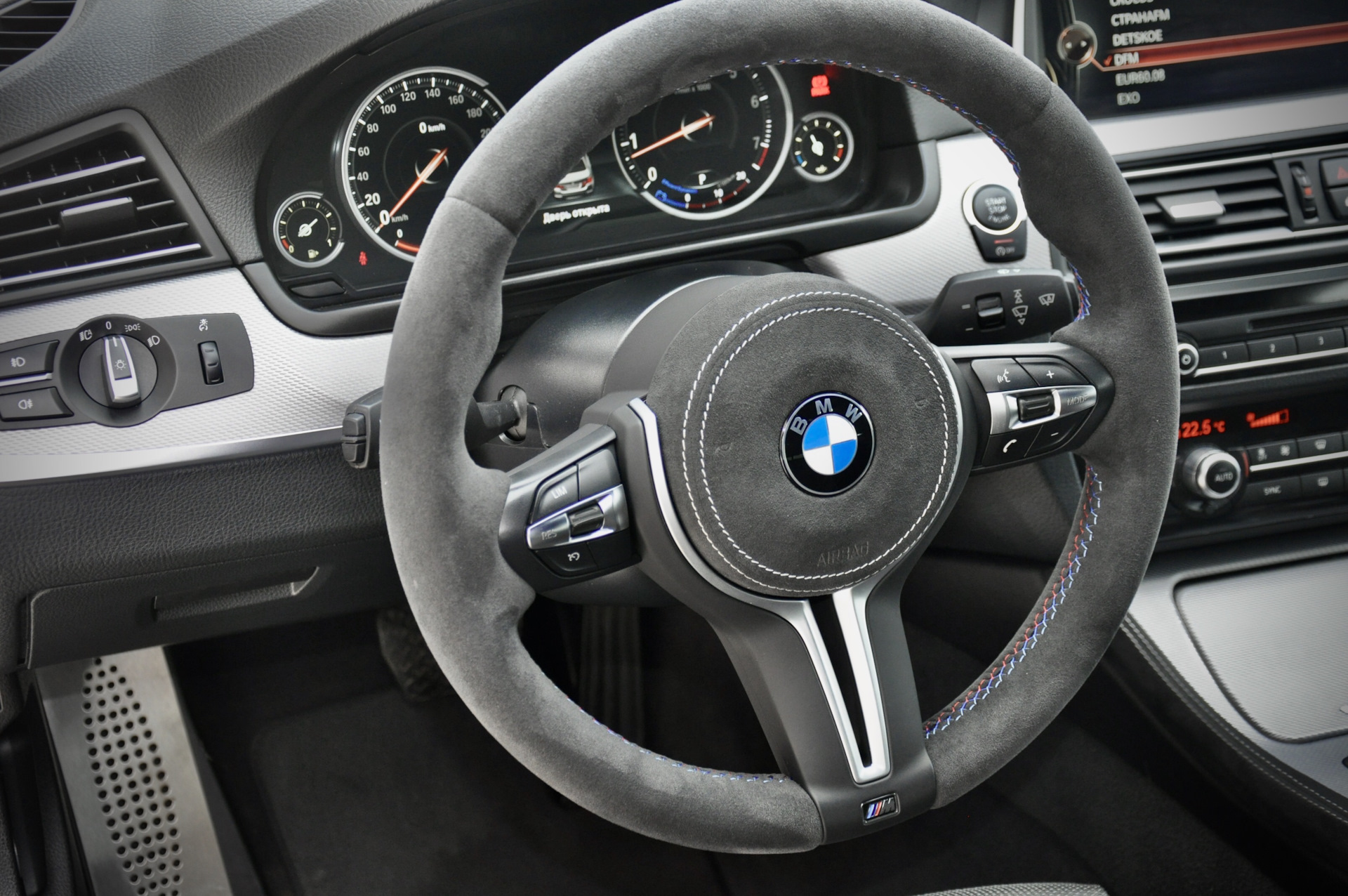 Перетяжка руля в алькантару — BMW 5 series (F10), 2 л, 2016 года ...
