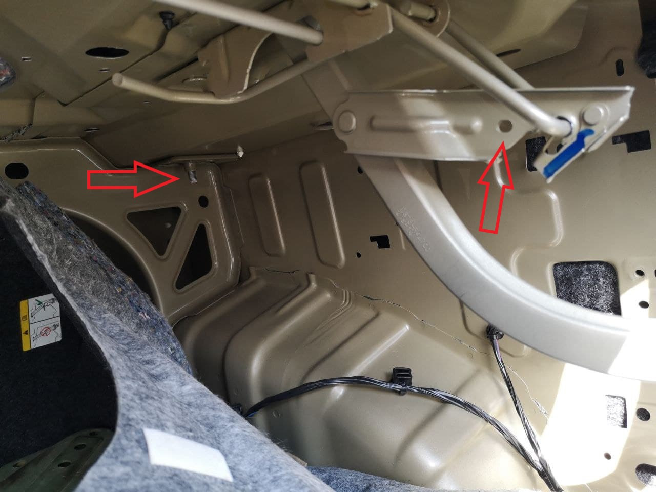 Установка газовых упоров в багажник — Ford Fusion (America) (2G), 2,5 л ...