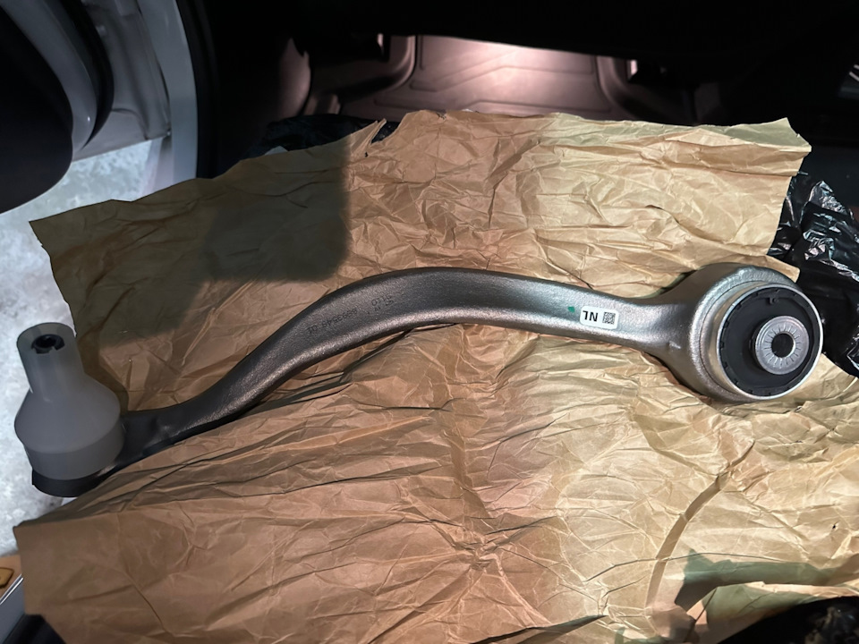 39. Обслуживание BMW X5 G05: оригинальные рычаги, колодки, сход-развал ...