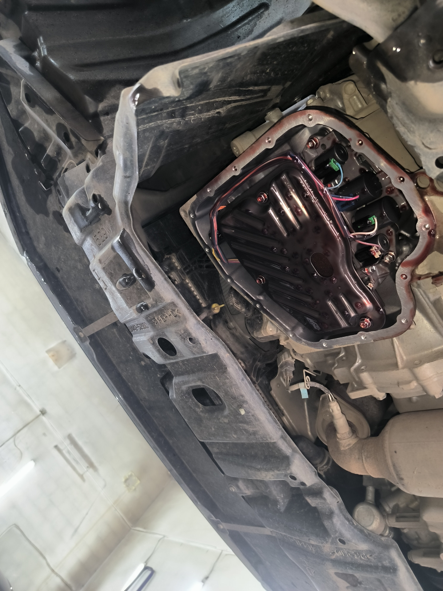 Первая замена масла в вариаторе — Toyota E160, 1,5 л, 2018 года ...