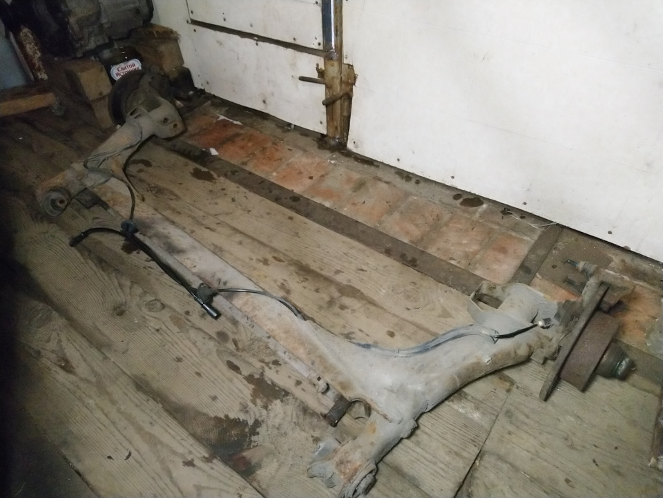 Замена задней балки и сайлентблоков — Volkswagen Golf Mk3, 2,8 л, 1992 ...