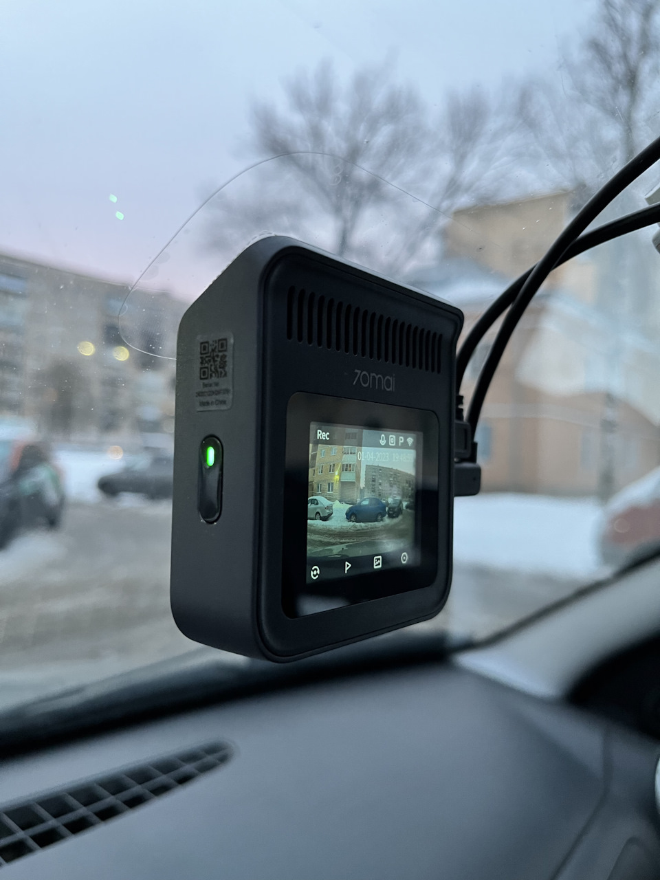 Новый регистратор, подключение, шторка в багажник, форсунки омывателя ...