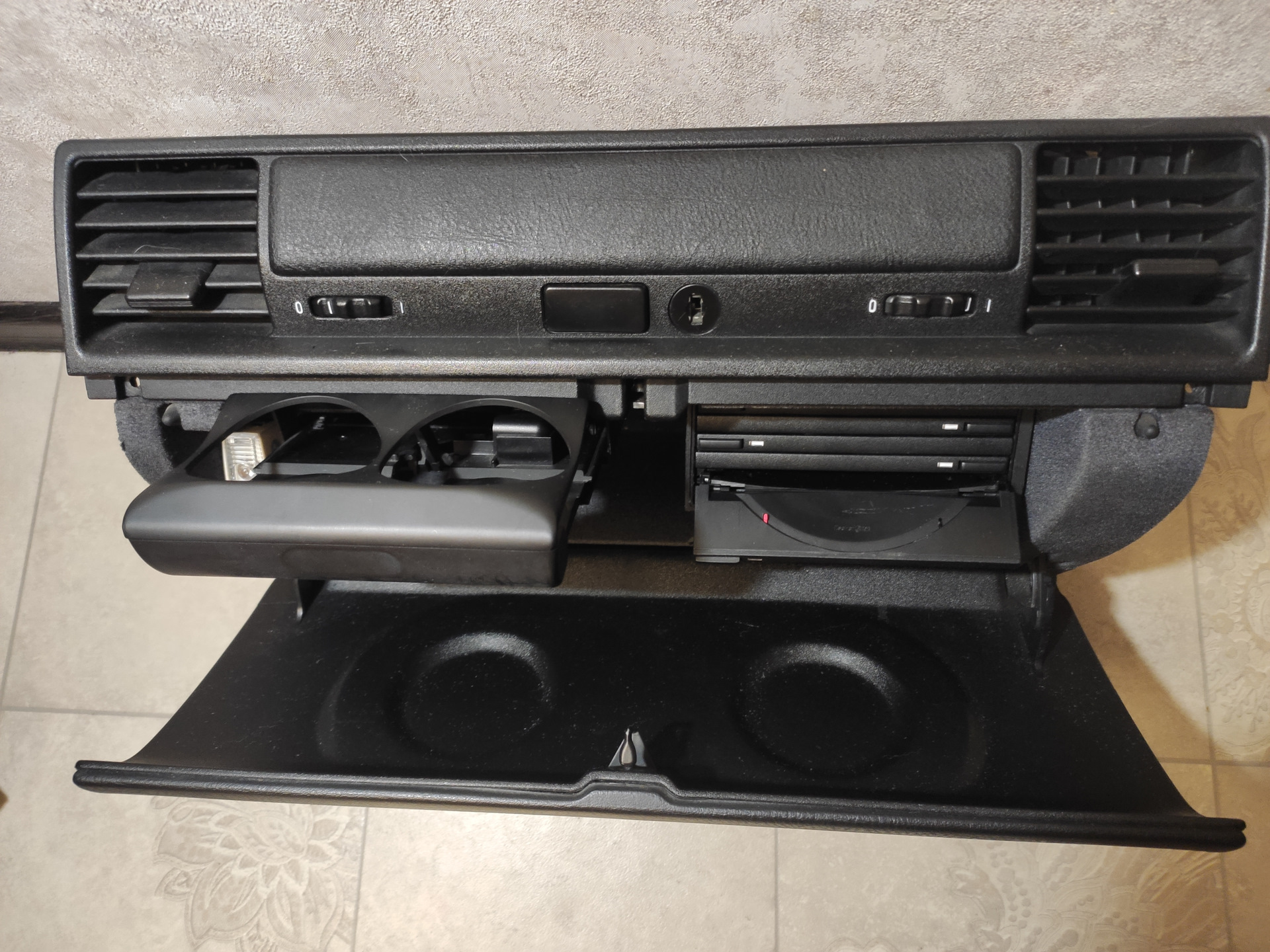№118 Cd box в бардачек — BMW 3 series Coupe (E36), 2,5 л, 1996 года ...