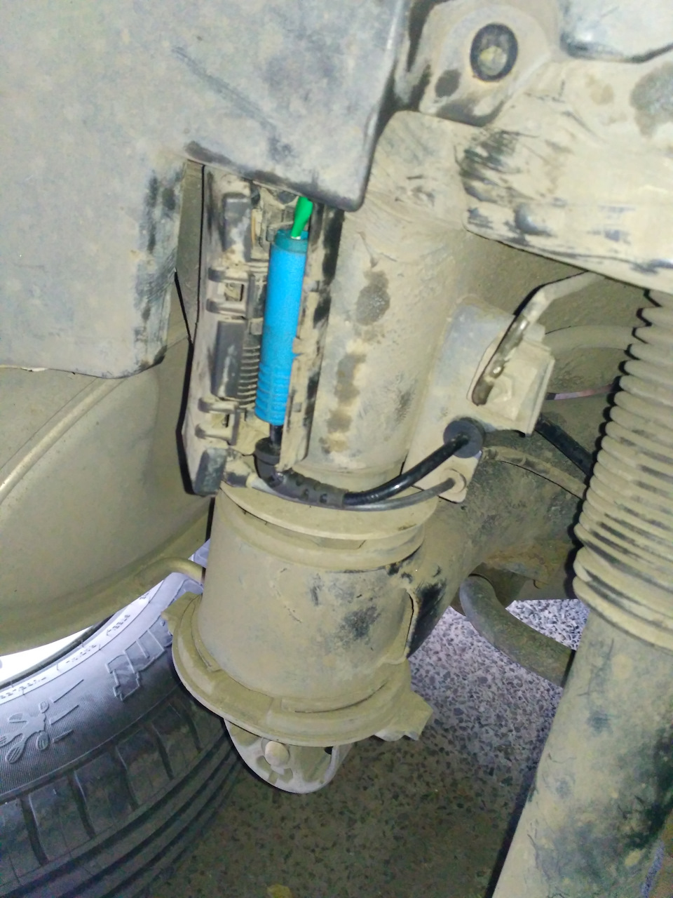 Замена датчиков ABS — BMW X5 (E53), 3 л, 2000 года | своими руками | DRIVE2