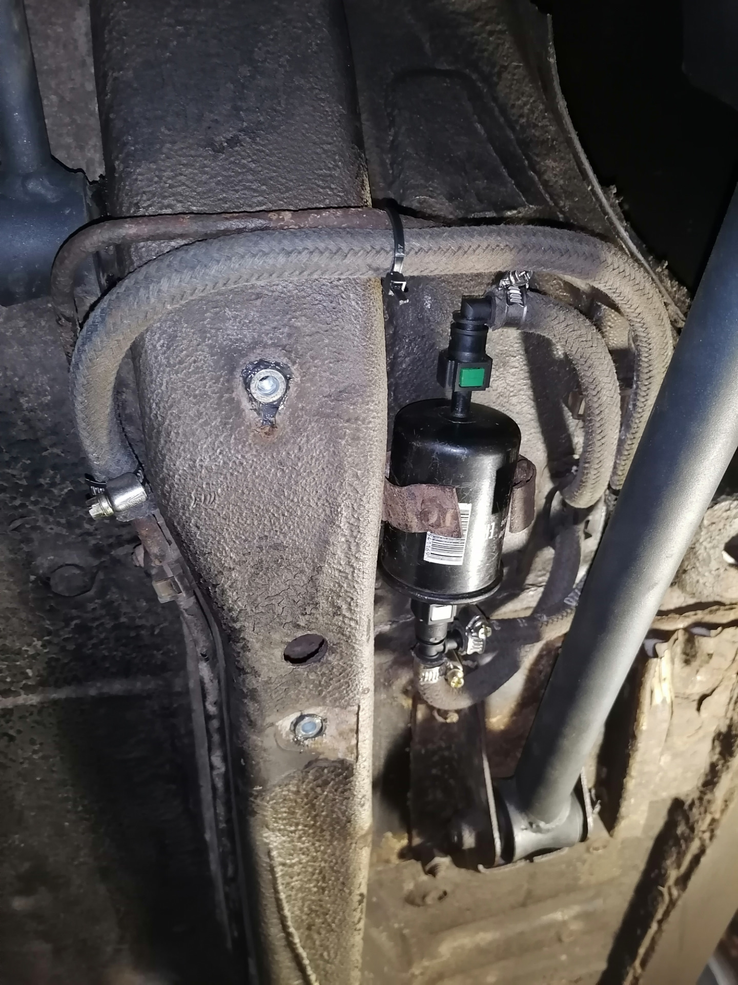 Устранение течи быстросъемов у топливного фильтра. — Chevrolet Niva, 1 ...