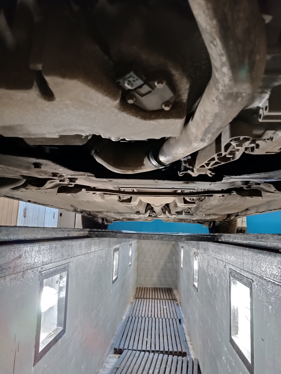 Хомут патрубка интеркулера — Volvo XC70 III, 2,4 л, 2013 года ...