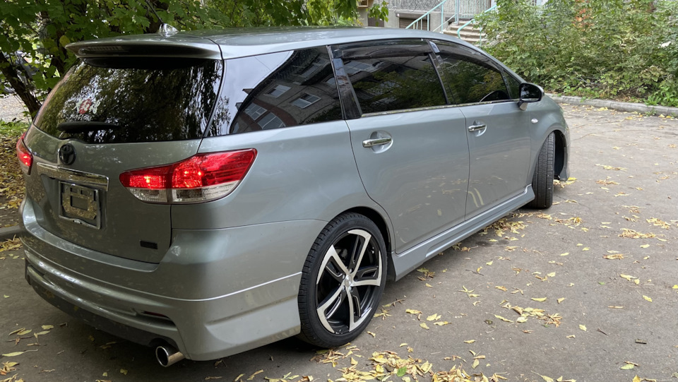 Осенние фото — Toyota Wish (AE20), 1,8 л, 2009 года | фотография | DRIVE2
