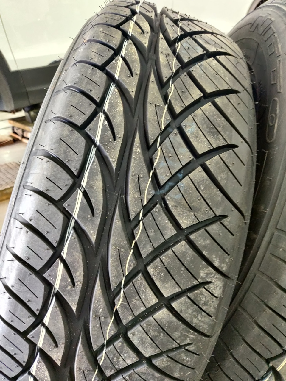 Шины Nitto NT 420S 225/65 R17 106V — Volkswagen Tiguan (2G), 2 л, 2018 ...