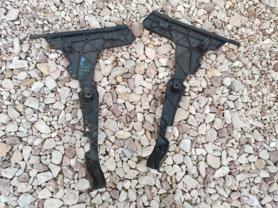 Замена кронштейнов заднего бампера — Audi Q5 (1G), 3 л, 2009 года ...